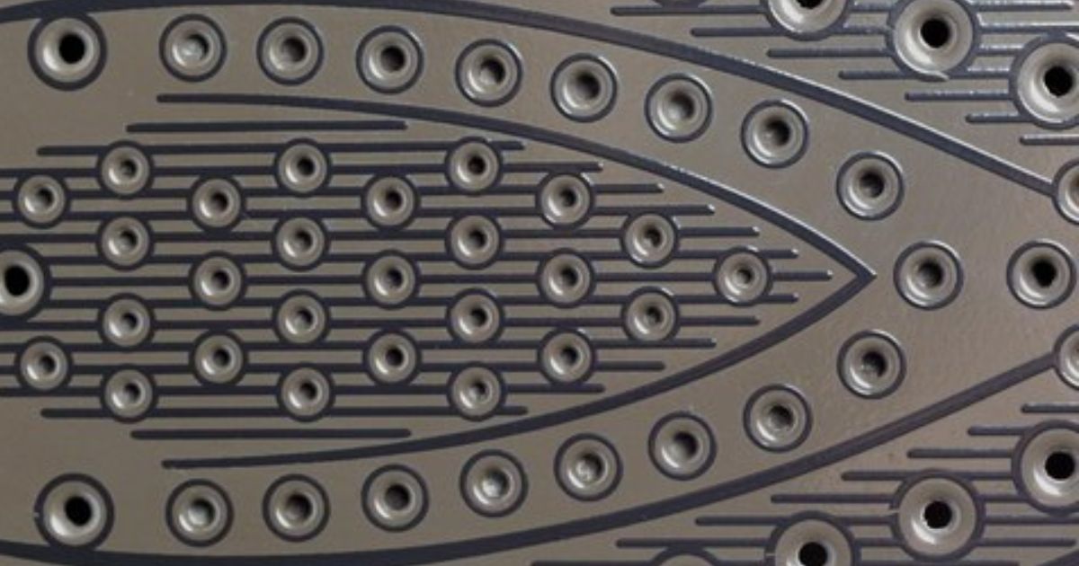 ¿Qué potencia láser se utiliza para grabar metal?